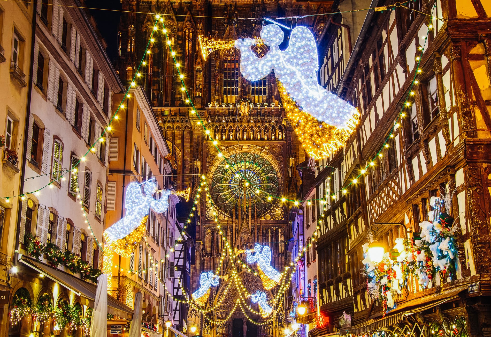 Noel'in Başkentine Yolculuk: Strasbourg Noel Pazarı Rehberi